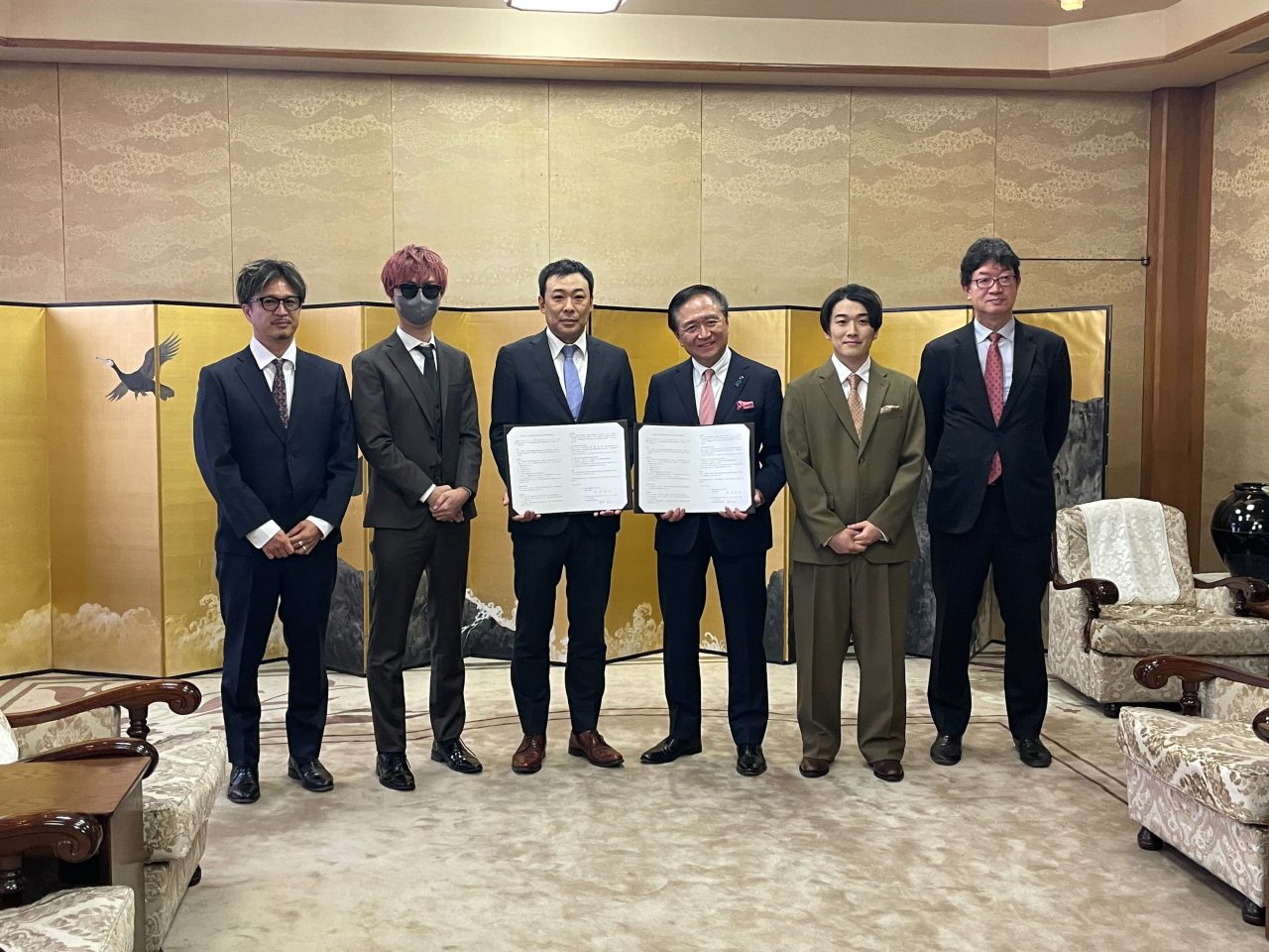 水溜りボンドのカンタとカラフルピーチのじゃぱぱが、「UUUMと神奈川県の連携と協力に関する包括協定」締結式に出席しました！ | UUUM(ウーム)